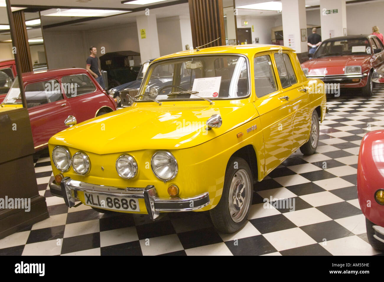 Voiture Renault 8S 1964 dans le Musée du Transport Glasgow Scotland UK ...