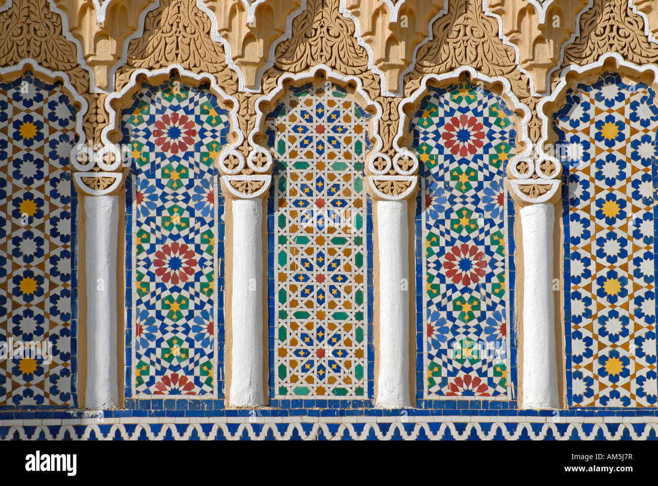 Détail des mosaïques au palais royal (Dar el-Makhzen) à Fes (fez ...
