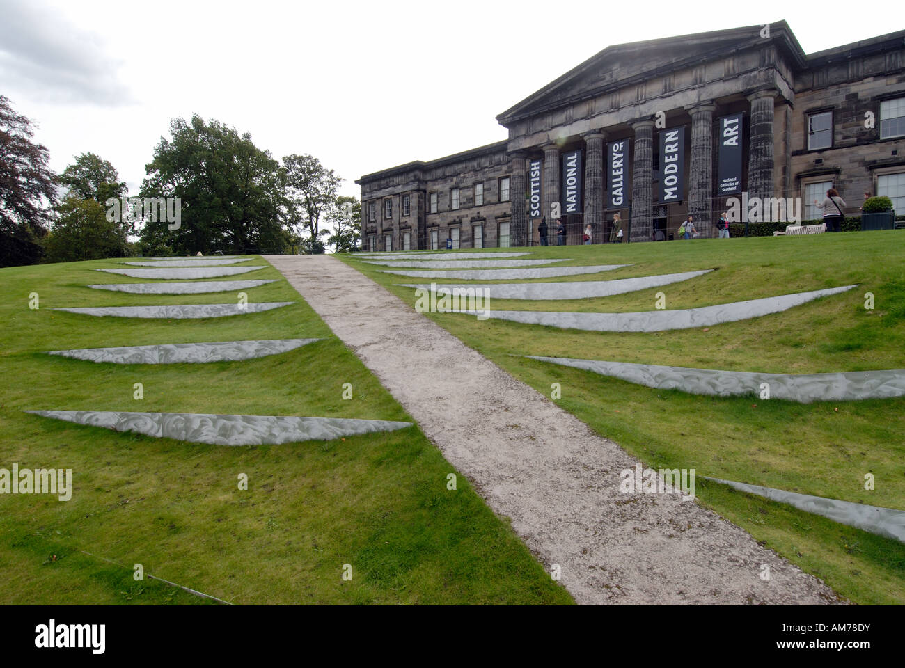 Les détails du relief par Charles Jencks, Scottish National Gallery of ...