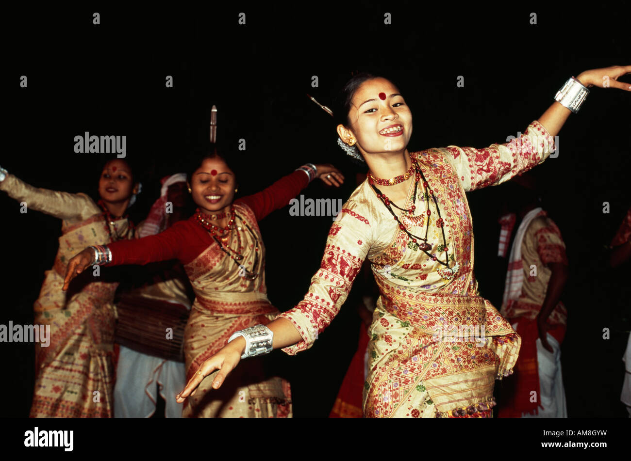 Assam traditional dancers Banque de photographies et d’images à haute ...