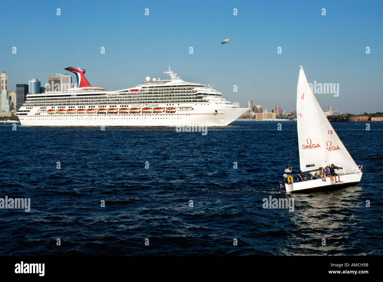 Bateau de croisière Carnival Triumph quitte New York City Photo Stock - Alamy