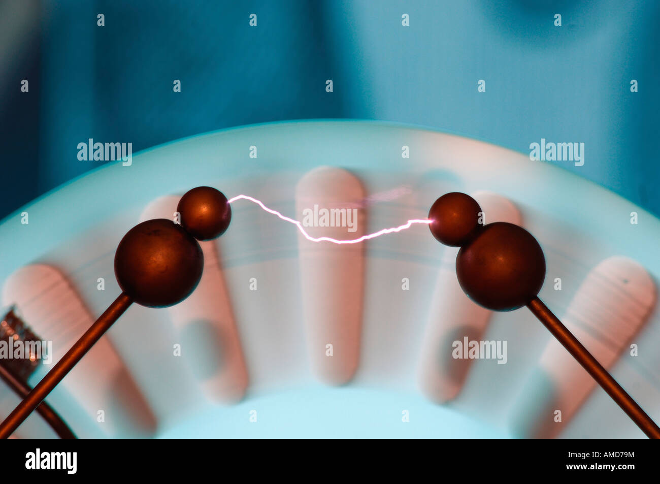 La machine électrostatique de Wimshurst Photo Stock - Alamy