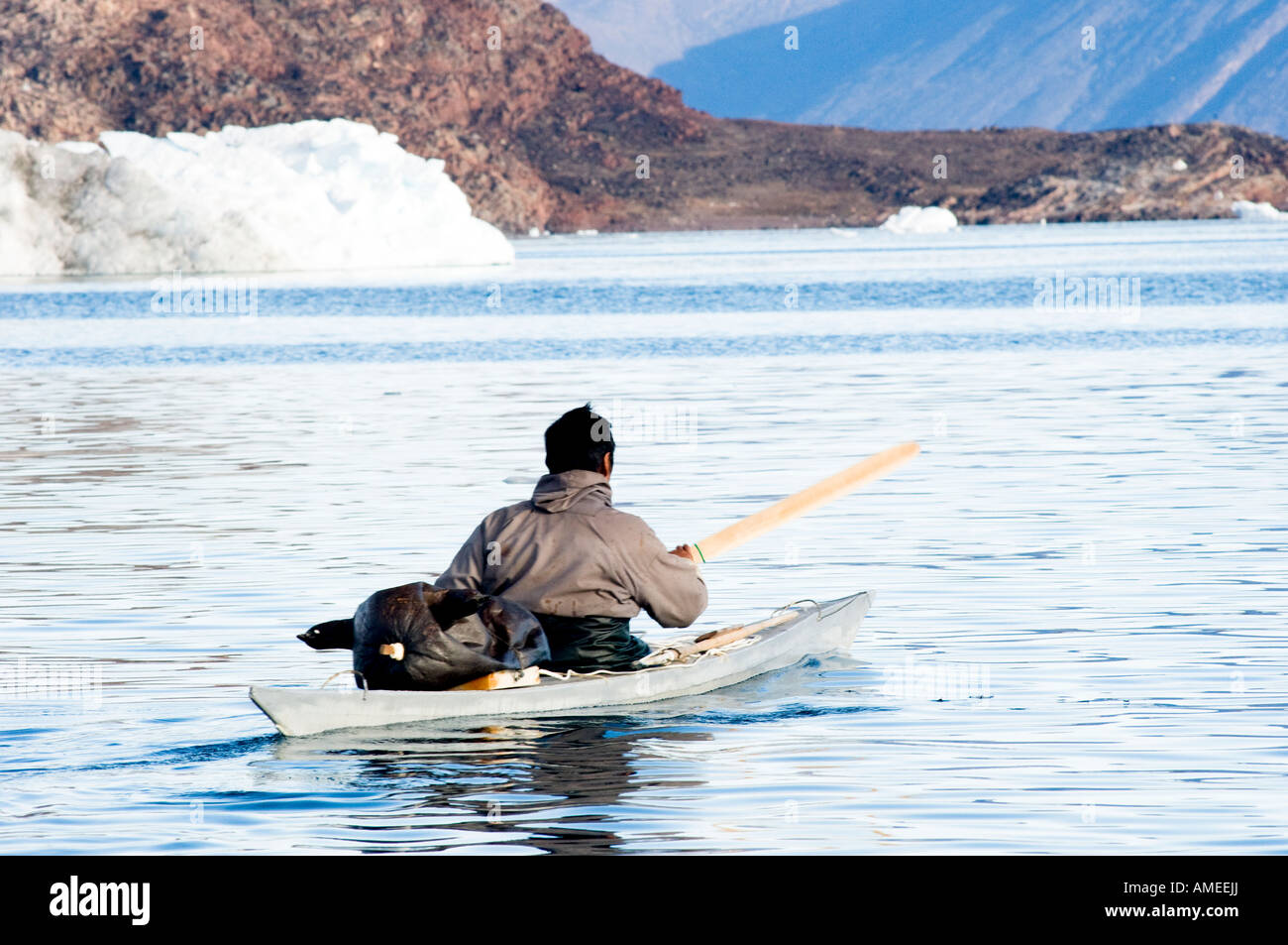 Inuit canoe Banque de photographies et d’images à haute résolution - Alamy