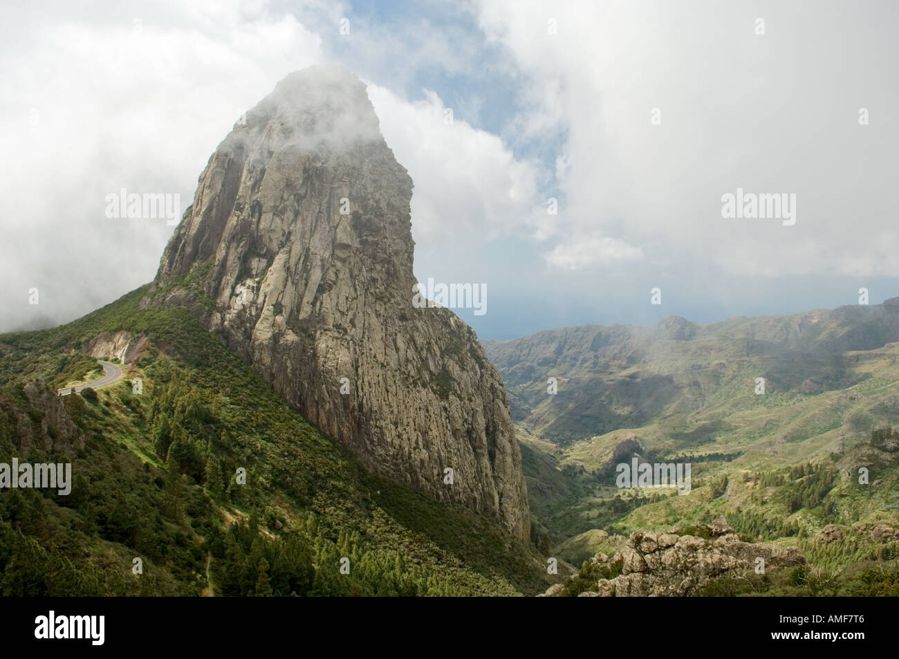 La Gomera, Îles Canaries. La géologie. Le bouchon volcanique de Roque Agando, la gorge d'un ...