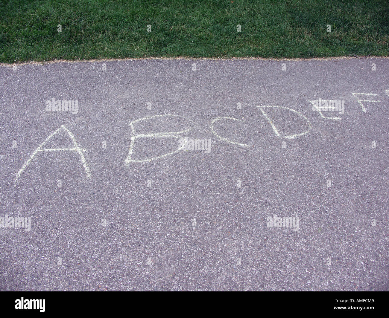 Alphabet sur le trottoir Banque de photographies et d’images à haute ...
