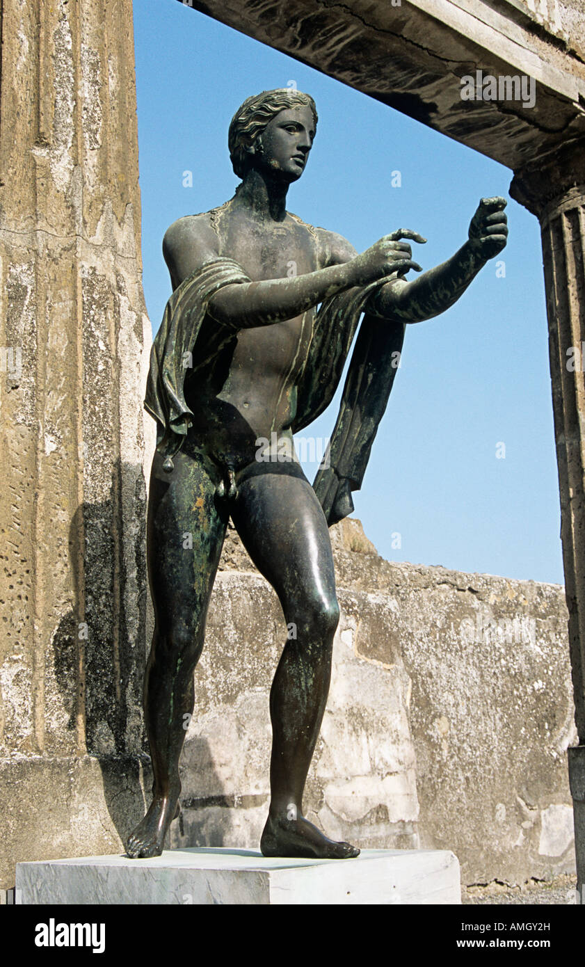 Statue d'Apollon, le Temple d'Apollon, site archéologique de Pompéi ...