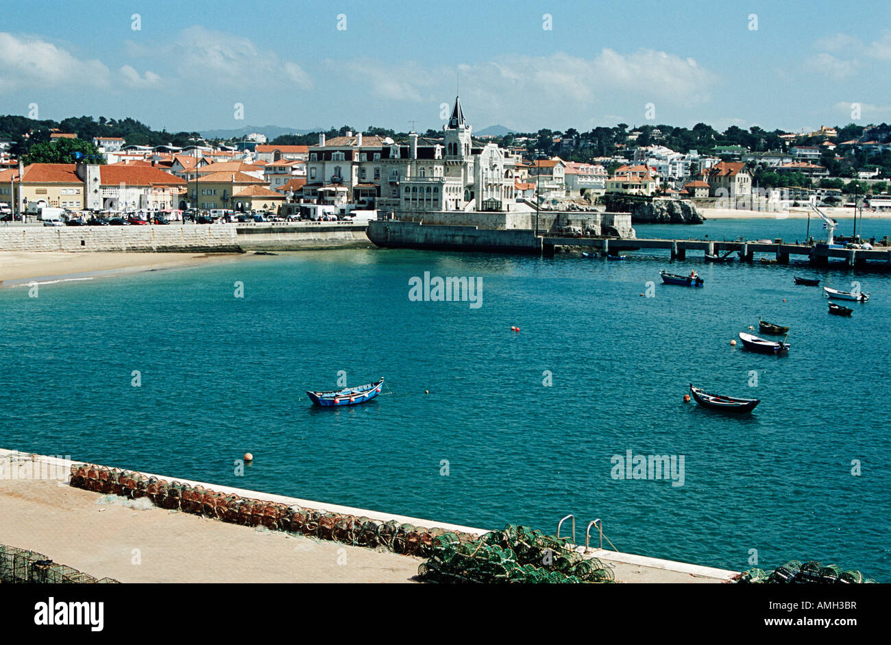 Quai bateau de peche port de cascais Banque de photographies et d ...