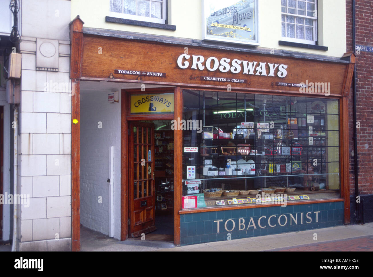 Bureau de tabac traditionnel angleterre Banque de photographies et d ...