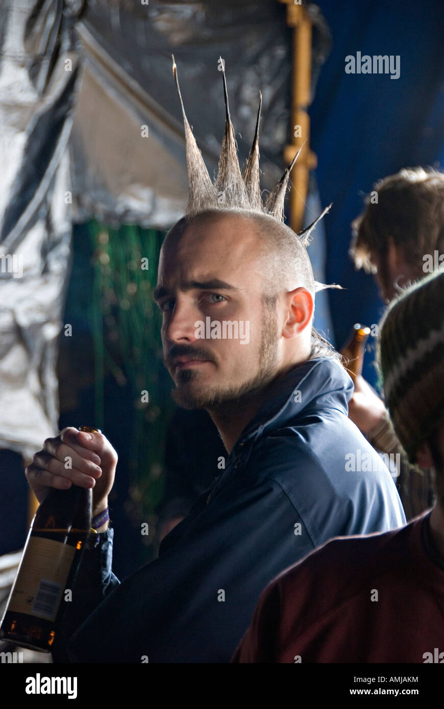 Coupe de cheveux punk rock Banque de photographies et d’images à haute ...
