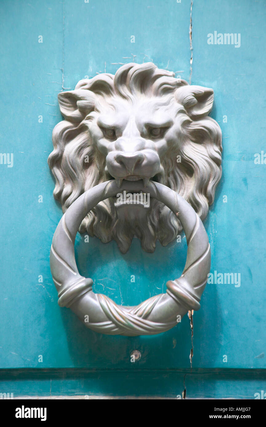 Lion paris Banque de photographies et d’images à haute résolution - Alamy