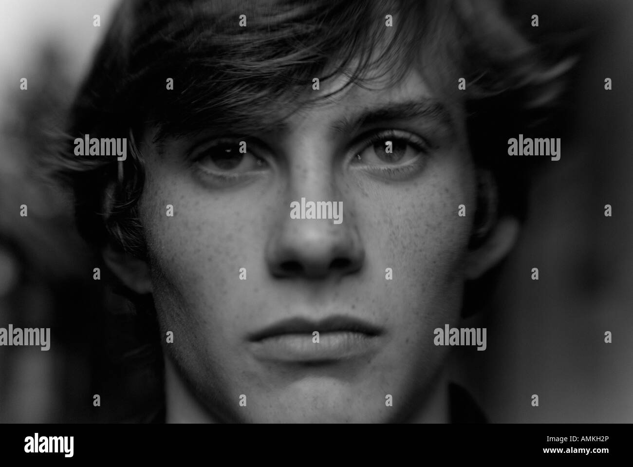 Mignon Garçon Adolescent Banque Dimages Noir Et Blanc Alamy
