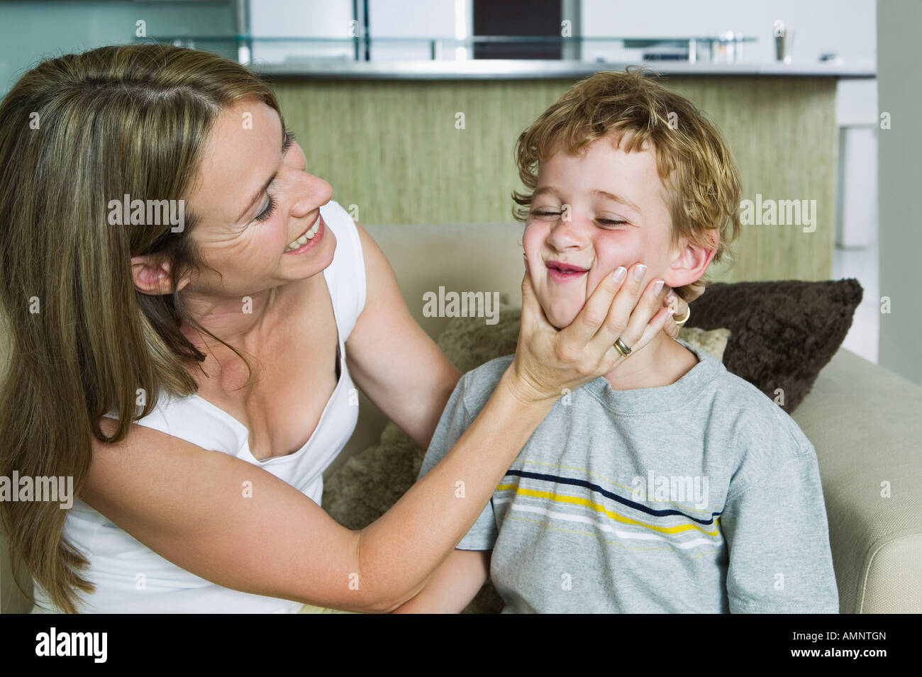 Serrer les joues Banque de photographies et d’images à haute résolution ...