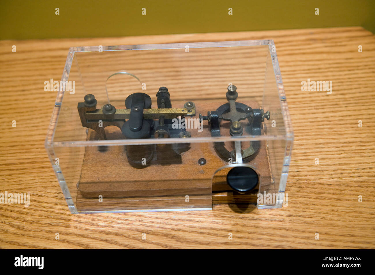 Morse code telegraph machine using Banque de photographies et d’images ...