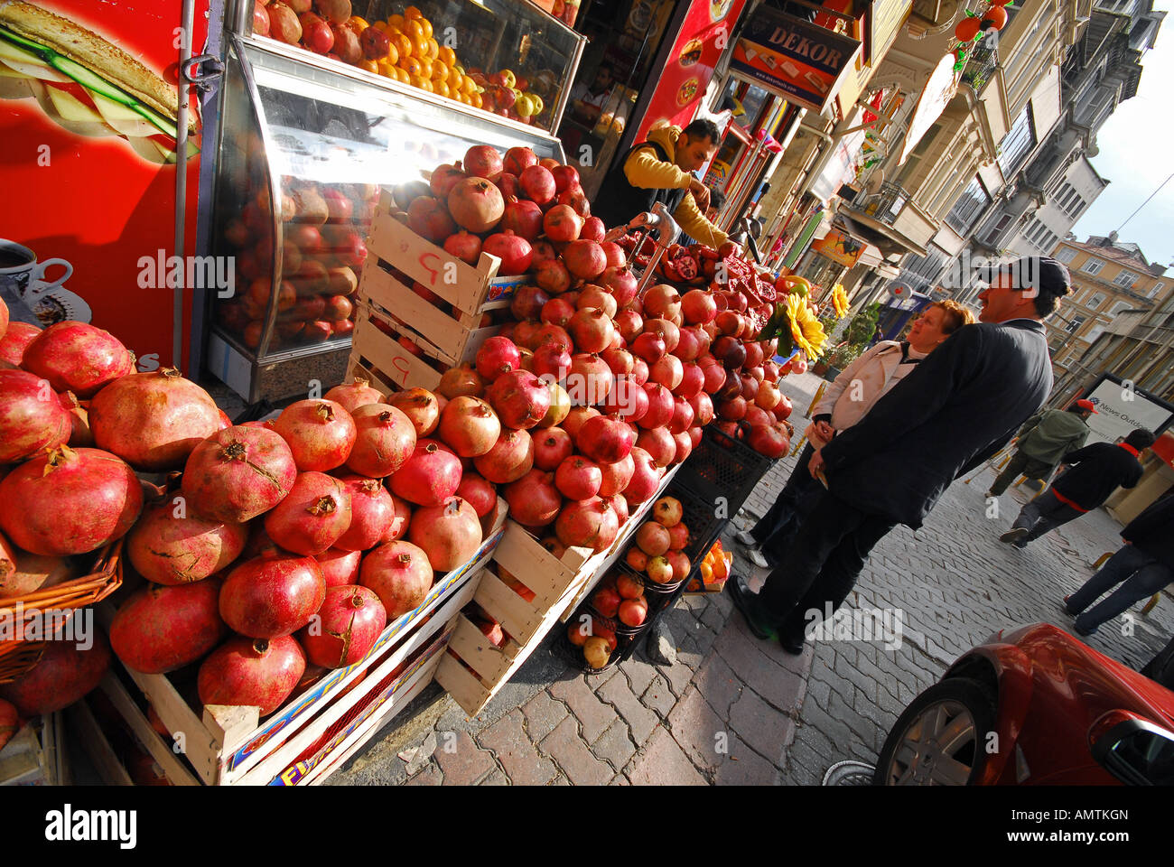 Fruit juice shop in istanbul Banque de photographies et d’images à ...