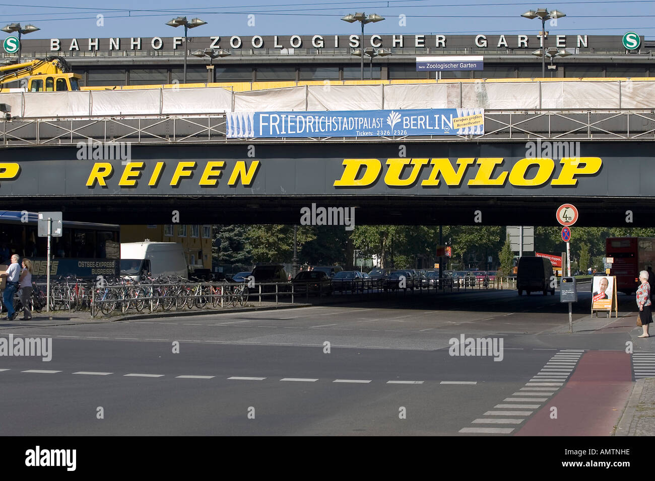 Bahnhof zoo station Banque de photographies et d’images à haute ...