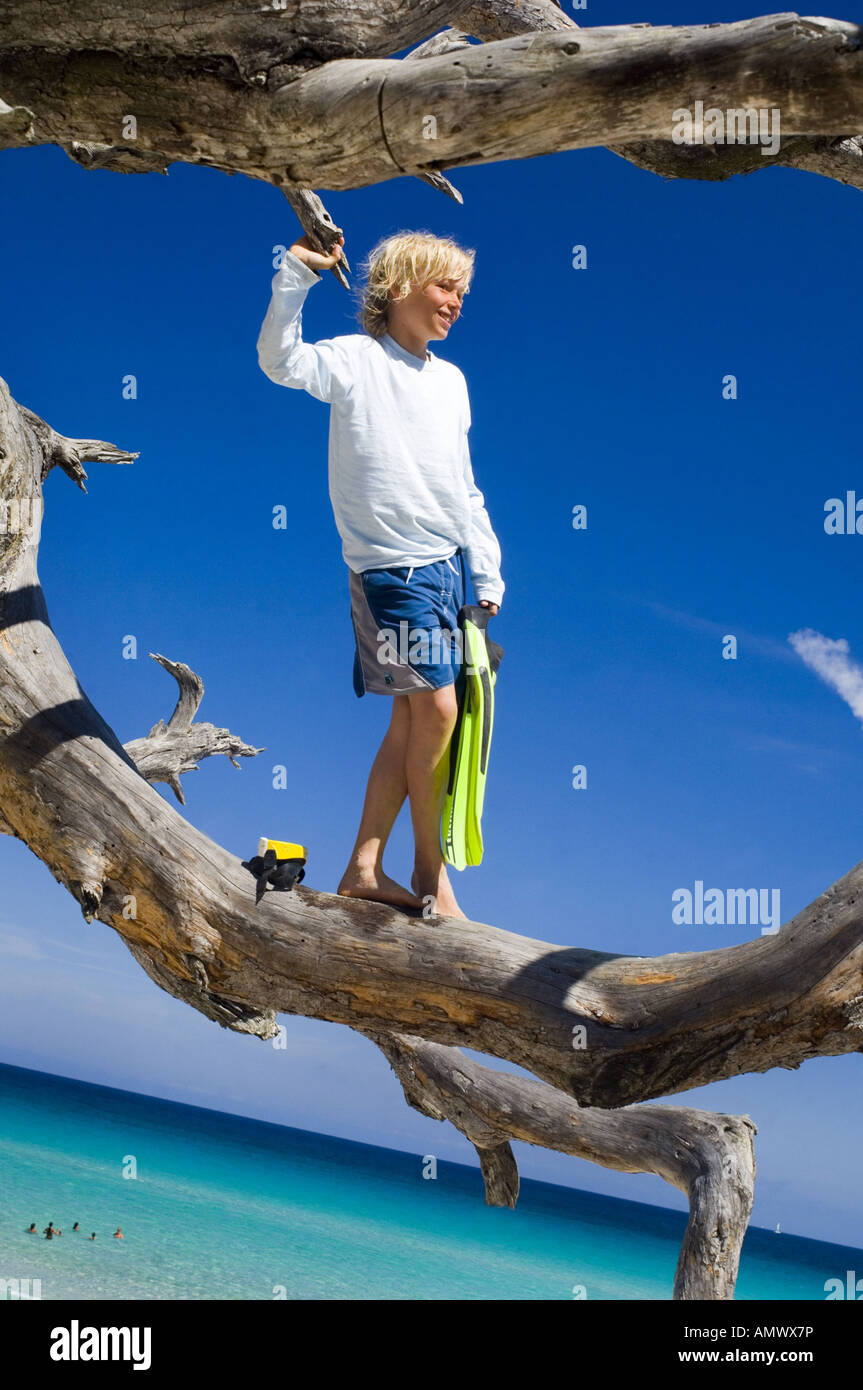Garçon De 13 Ans à La Plage De Saleccia Banque De Photographies Et D