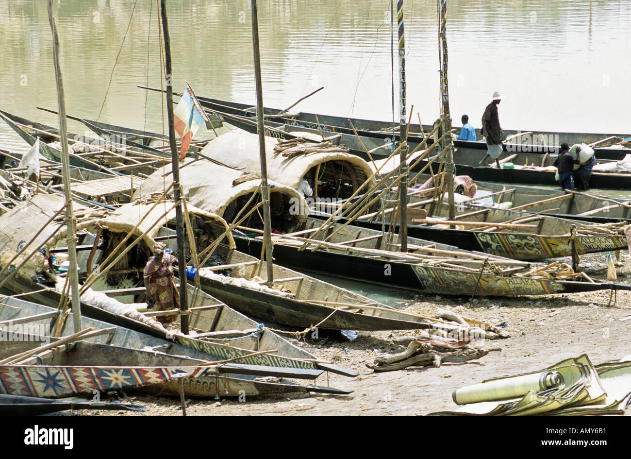 Pinasse boats mopti mali Banque de photographies et d’images à haute ...