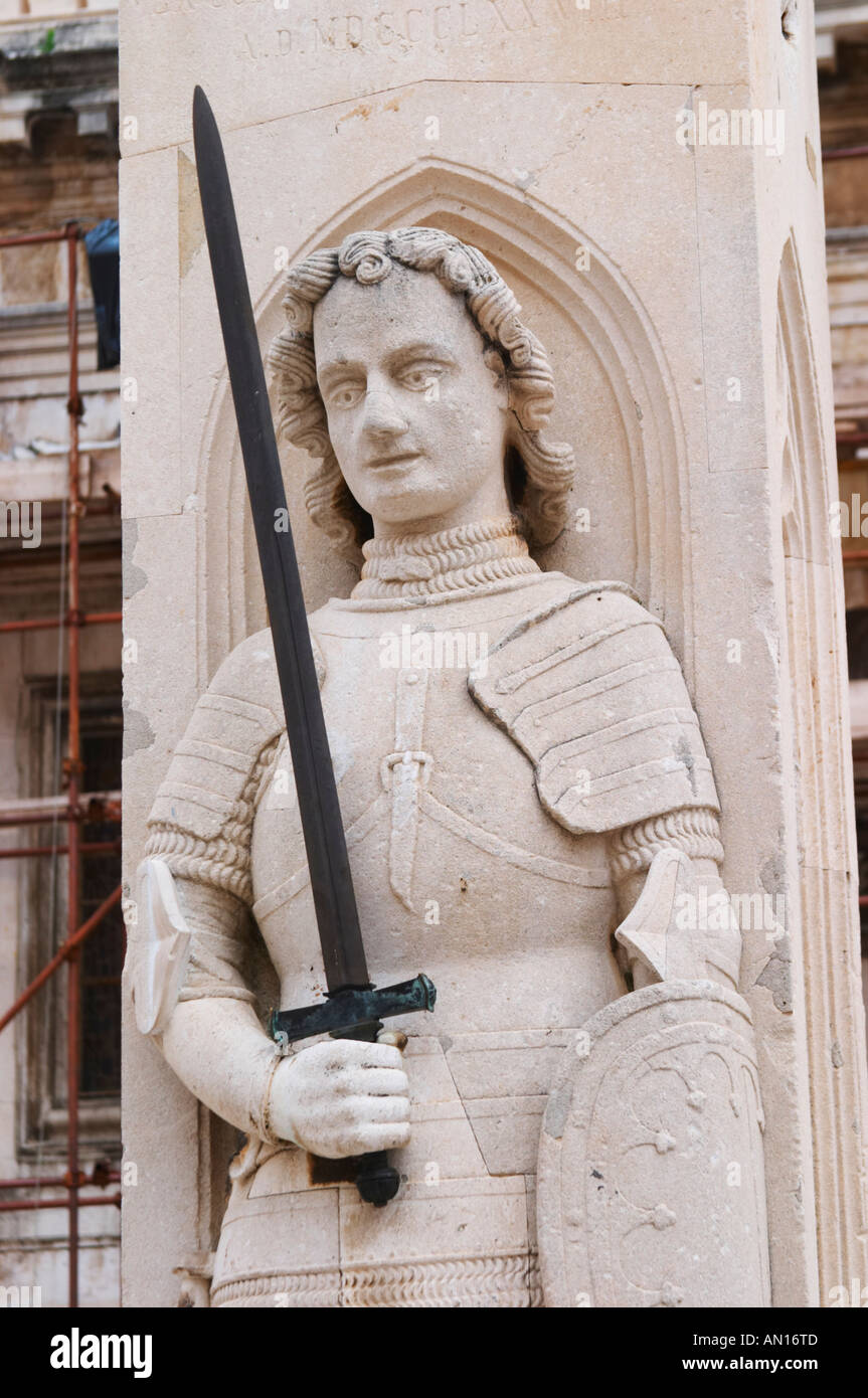 La statue de Roland sur le chevalier Orlando (Orlandov, Roland) colonne ...