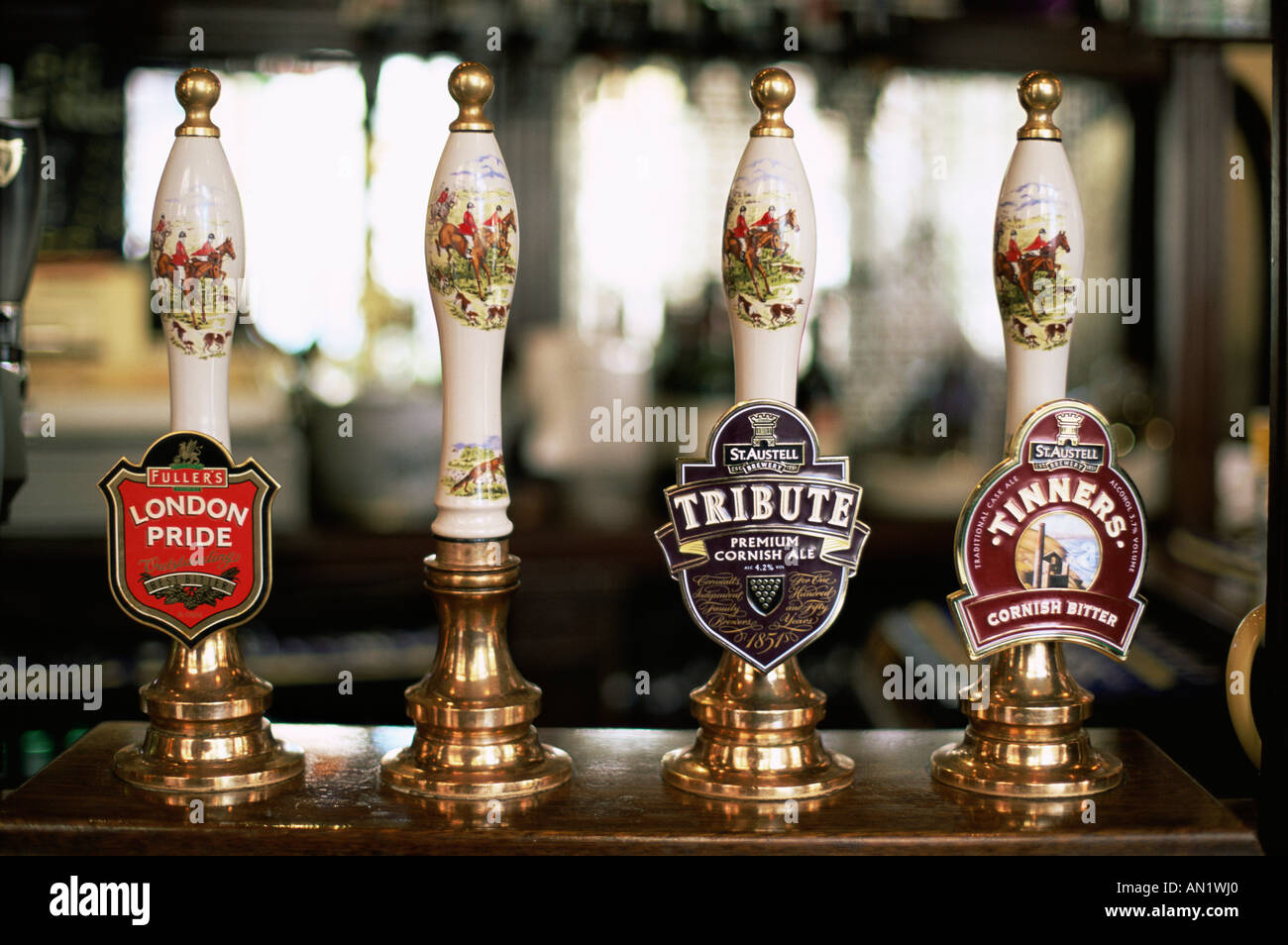 England london beer pump handles Banque de photographies et d’images à haute résolution - Alamy