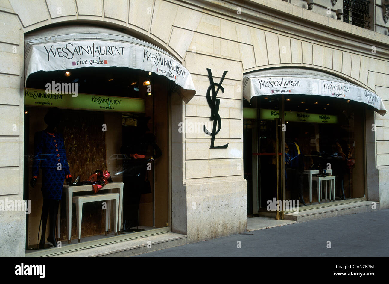 Yves saint laurent paris france Banque de photographies et d’images à ...