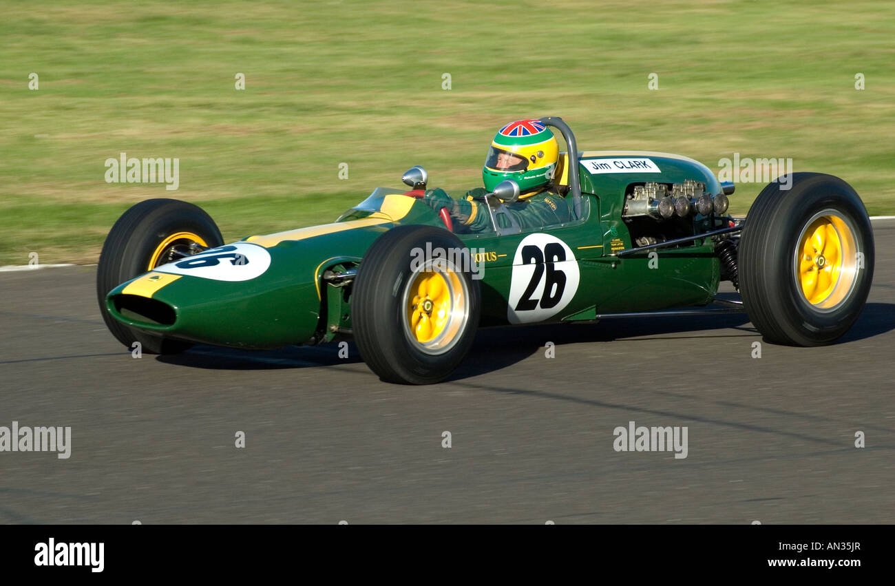 Jim Clark ex Climax Lotus 32B d'être couru à Goodwood Sussex England UK ...