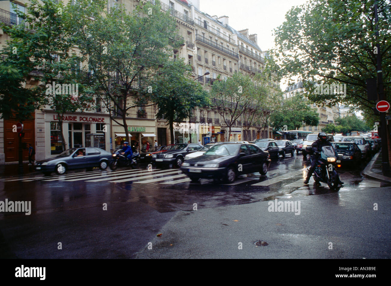 Paris sous la pluie Banque de photographies et d’images à haute ...