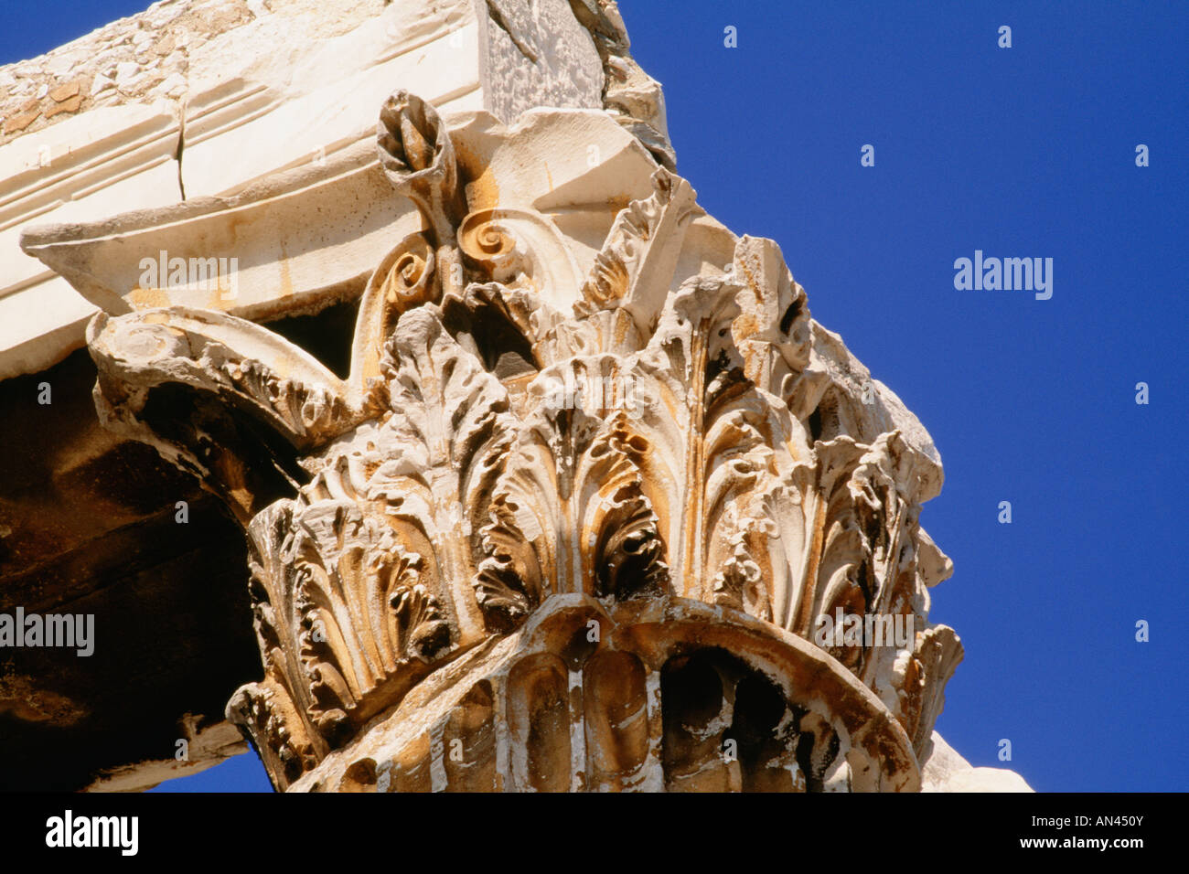 Chapiteau et colonne corinthienne Banque de photographies et d’images à ...