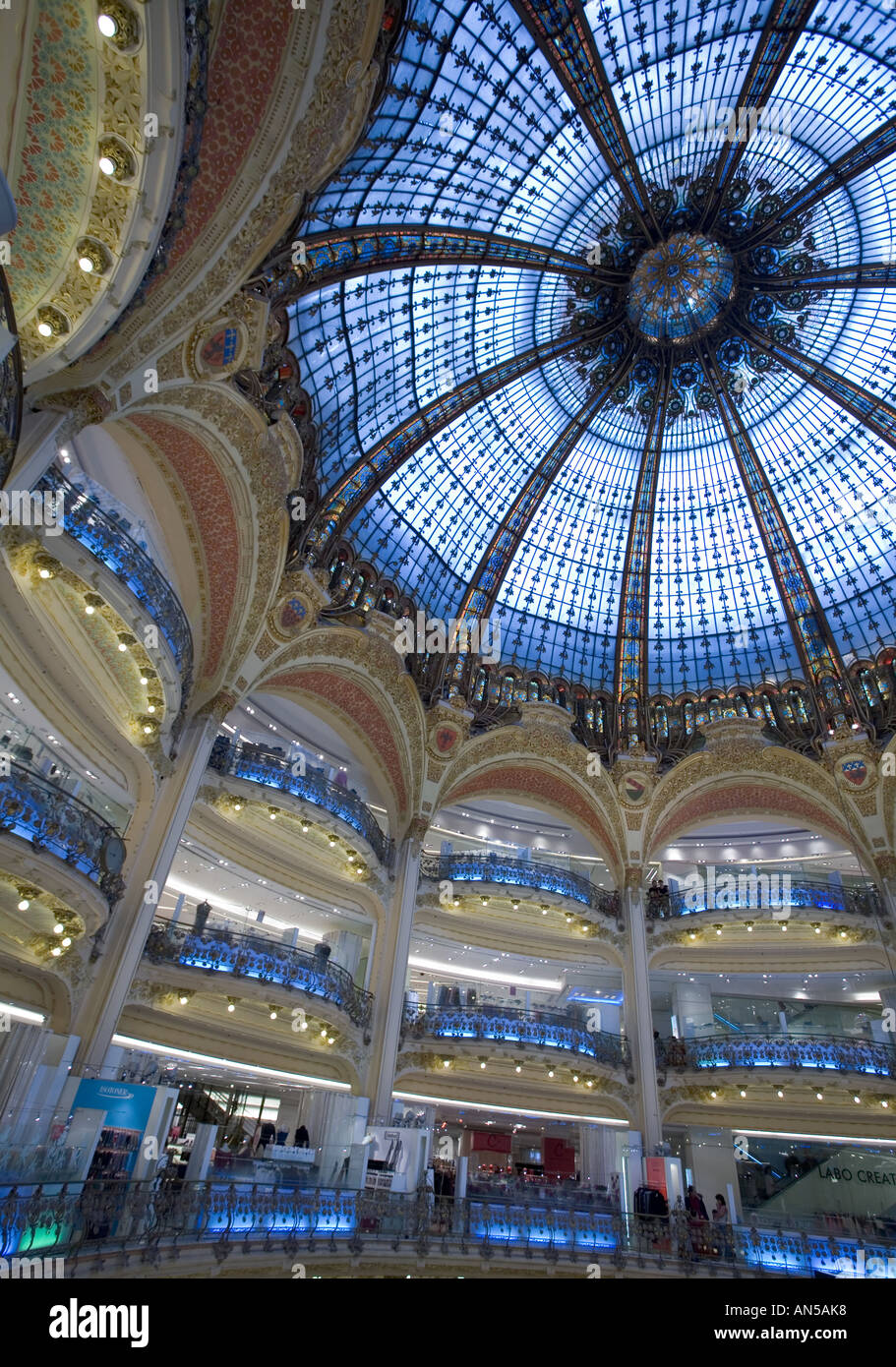 Ceiling galeries lafayette paris france Banque de photographies et d ...