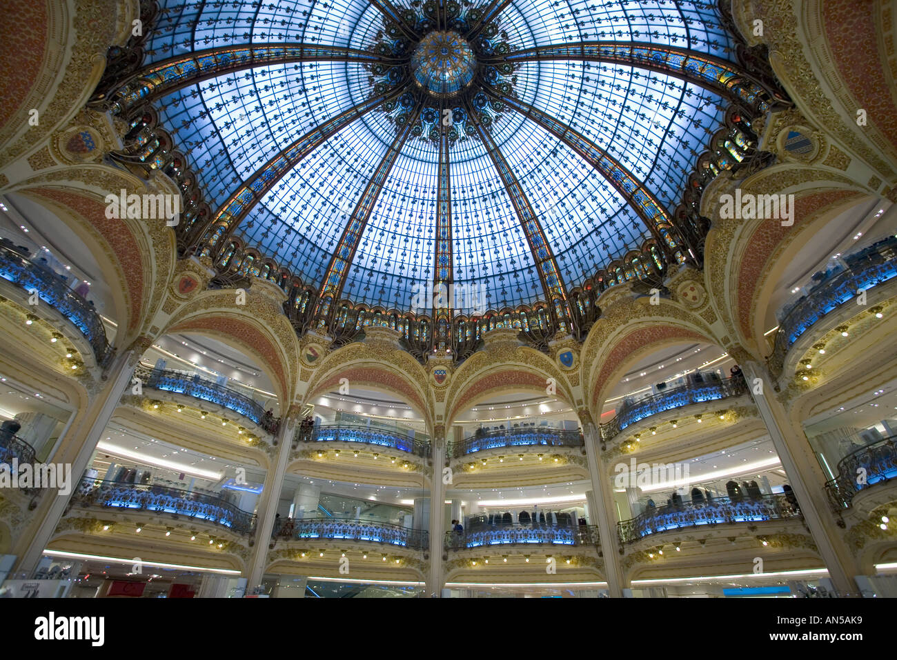 Ceiling galeries lafayette paris france Banque de photographies et d ...