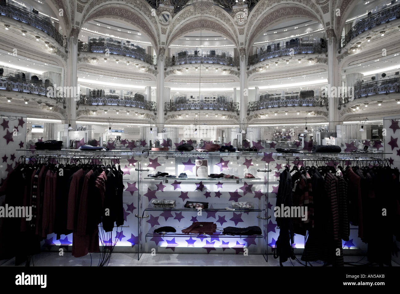Ceiling galeries lafayette paris france Banque de photographies et d ...