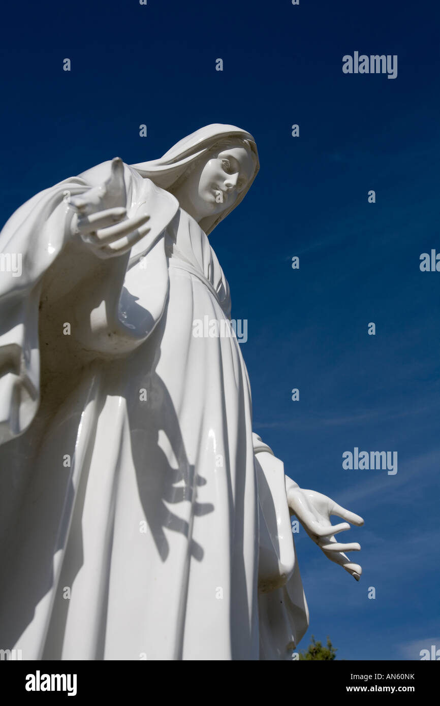Statue Vierge Marie Photo Stock - Alamy