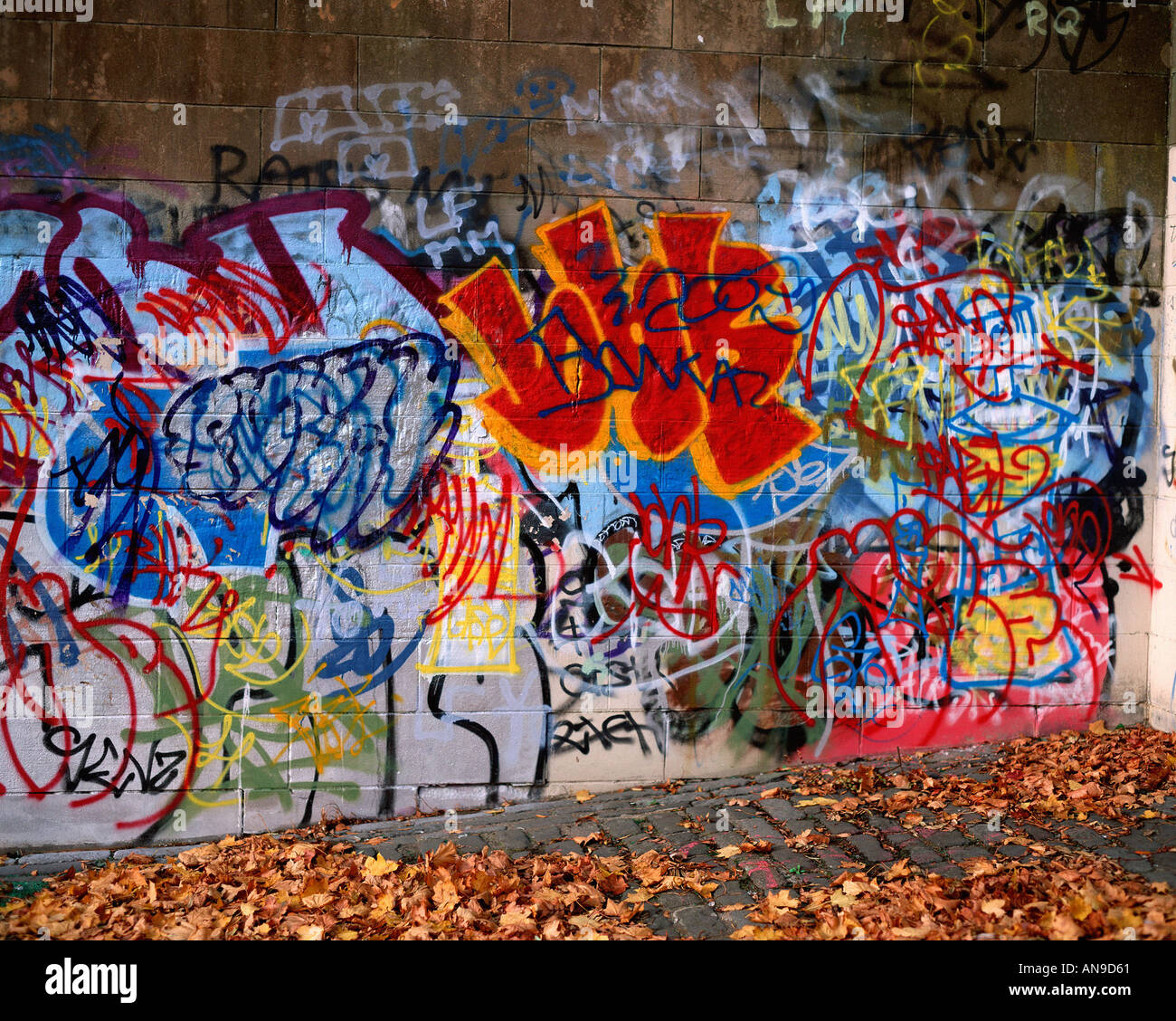 Graffitis sur mur Banque de photographies et d’images à haute ...