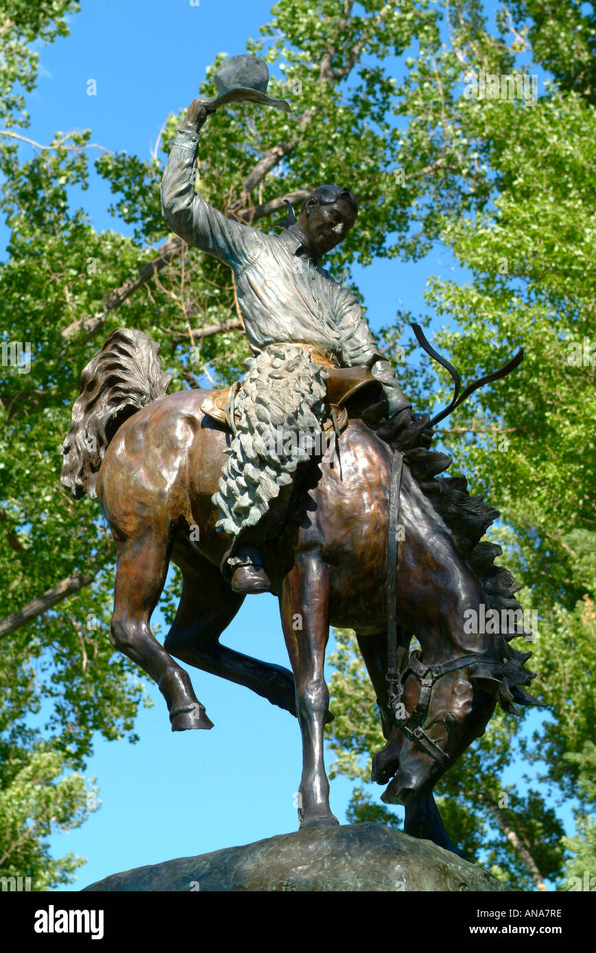 Statue en bronze de Cowboy Bud Buller dans Central Park à Jackson ...