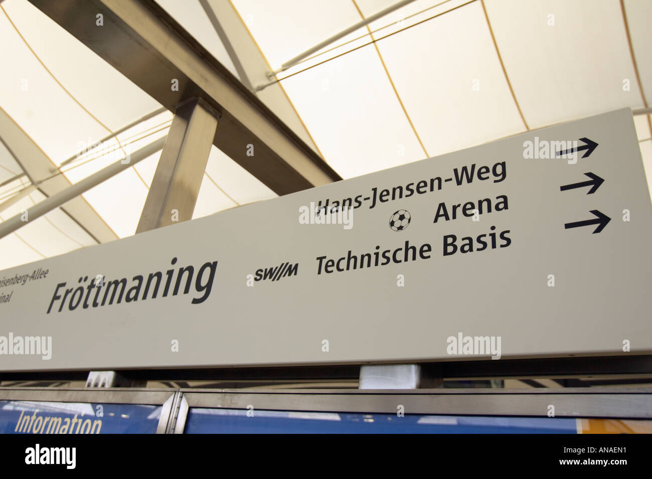 Frottmaning u bahn station in munich Banque de photographies et d’images à haute résolution - Alamy