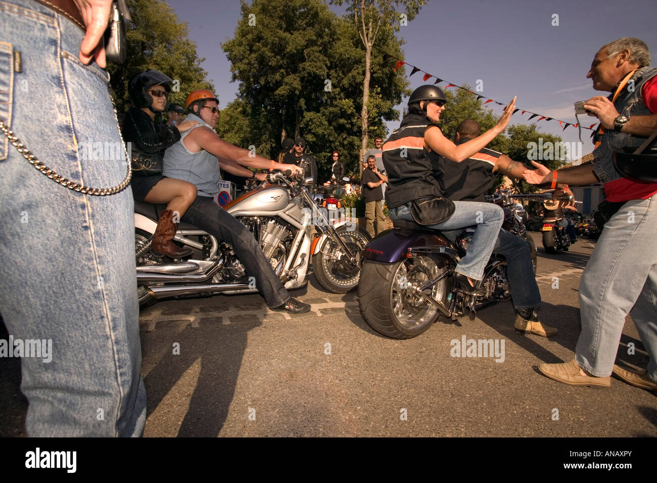 Groupe de motards Banque de photographies et d’images à haute ...