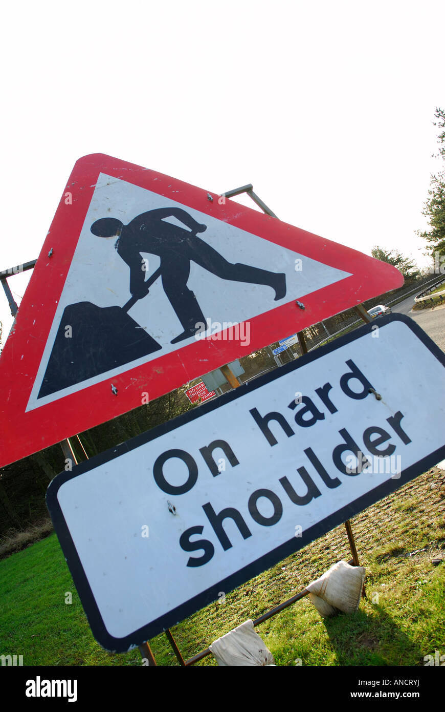 Use hard shoulder sign Banque de photographies et d’images à haute ...