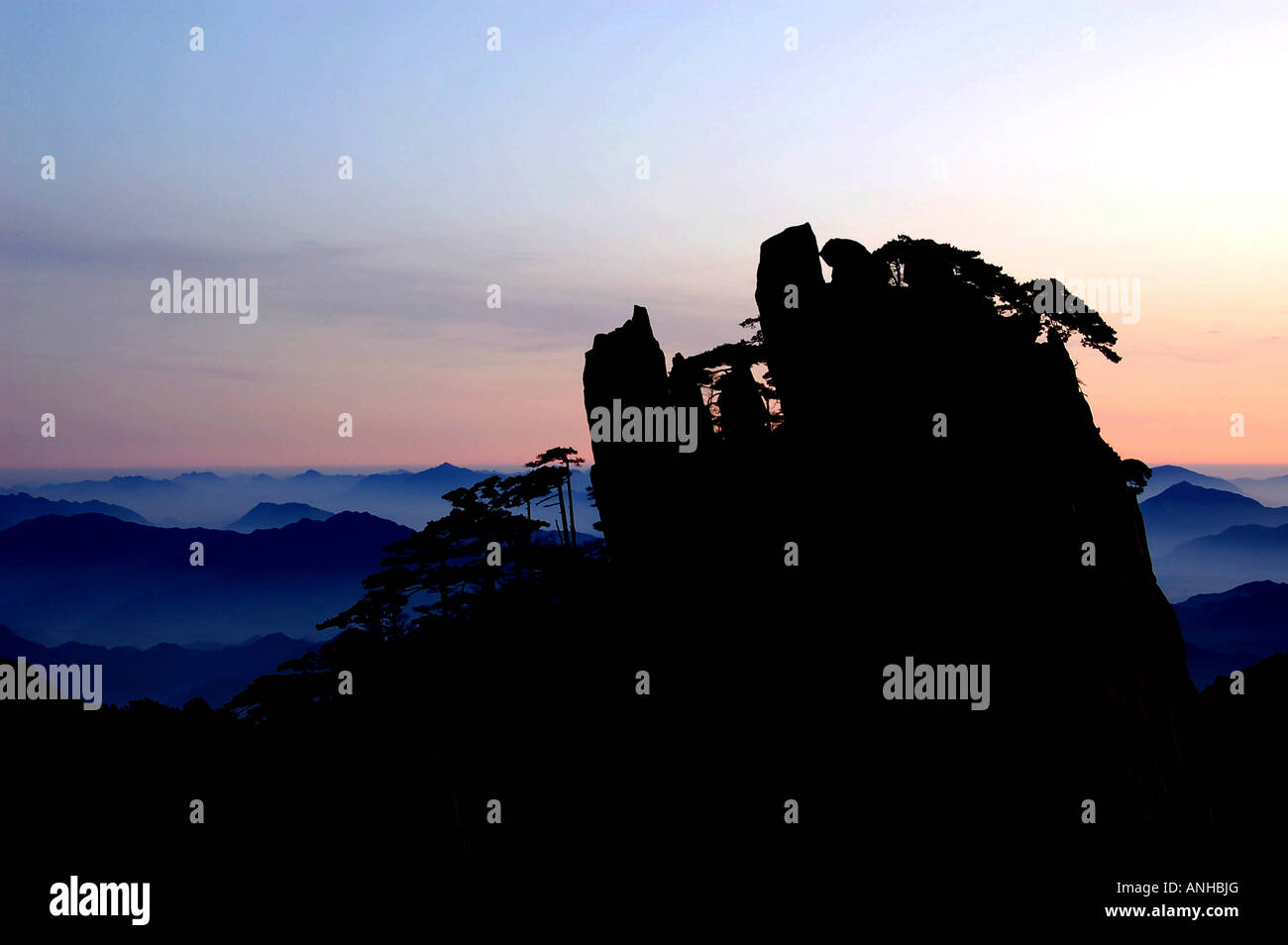 Monts huang shan chine Banque de photographies et d’images à haute résolution - Alamy