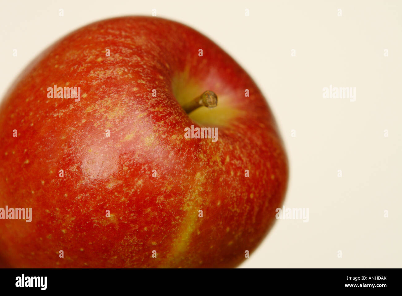 Pelure de pomme rouge Banque de photographies et d’images à haute ...