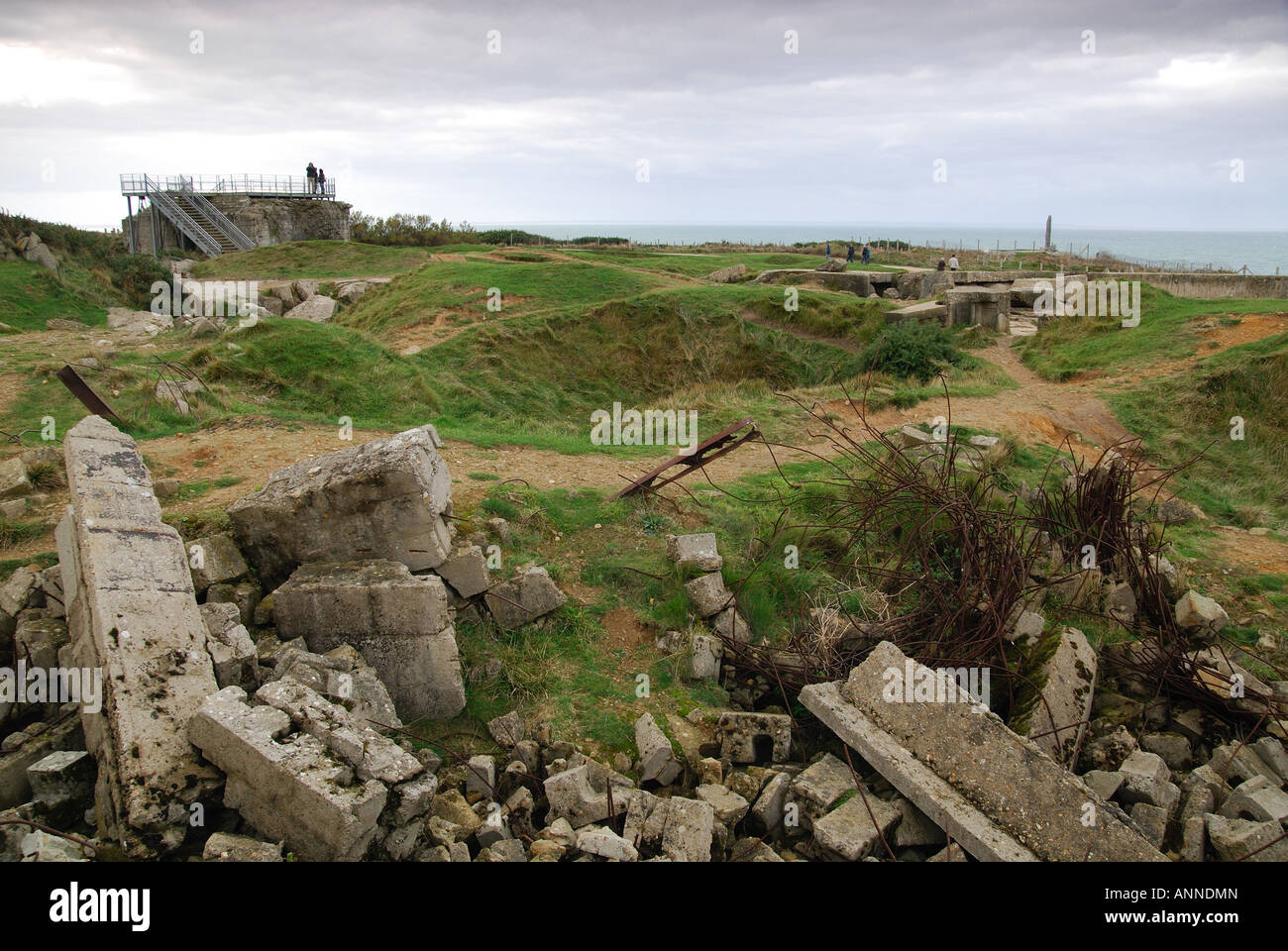 Champ de bataille de la pointe du hoc Banque de photographies et d ...