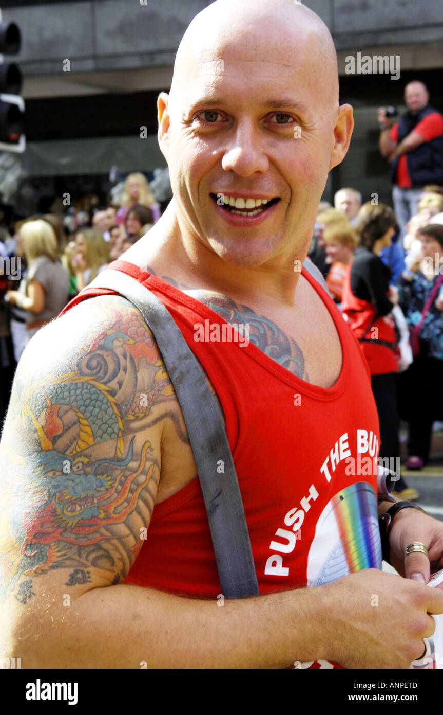 Gay fireman Banque de photographies et d’images à haute résolution - Alamy