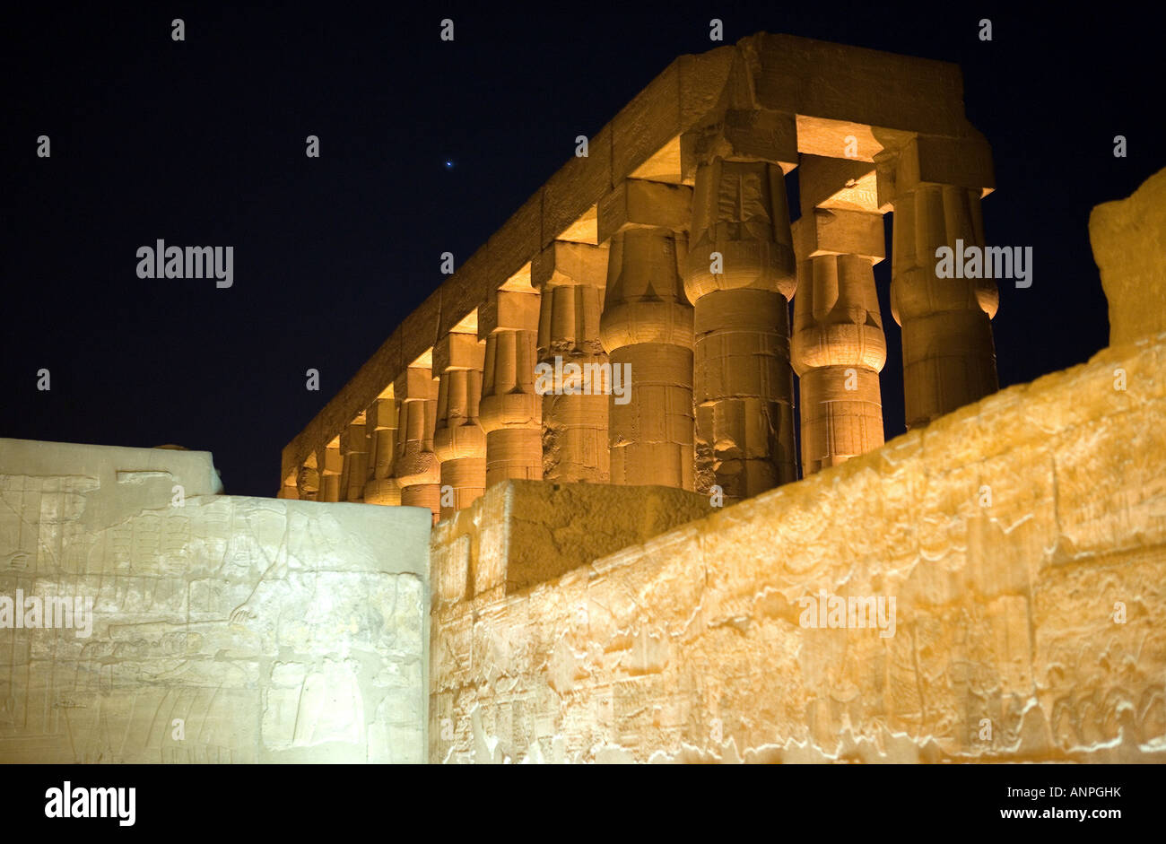 Louxor Egypte le dieu Amon Ra temple construit par le pharaon Aménophis ...