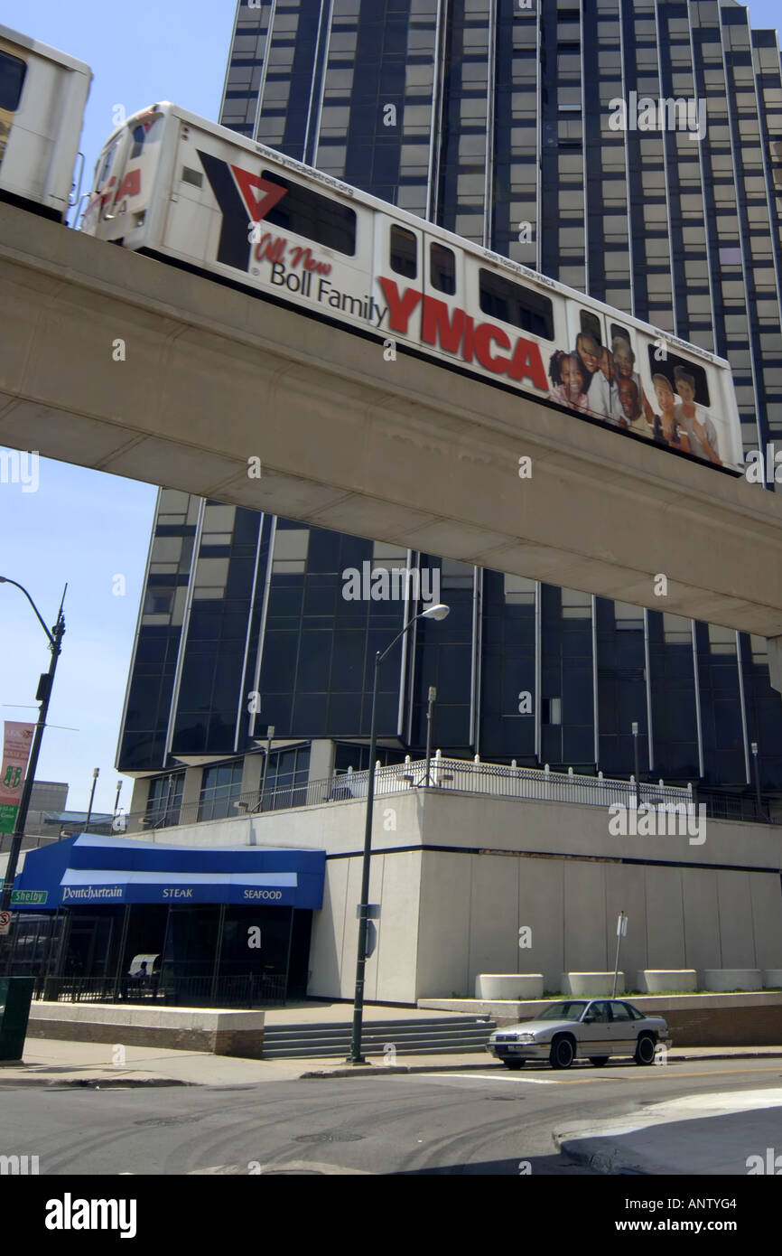 Le système de métro de transport sur le centre-ville de la ville de ...