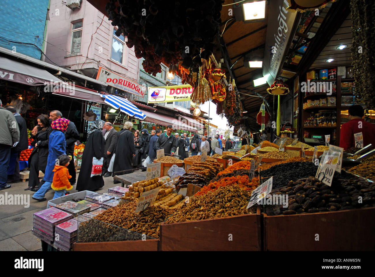 Istanbul turkey shop selling nuts Banque de photographies et d’images à ...