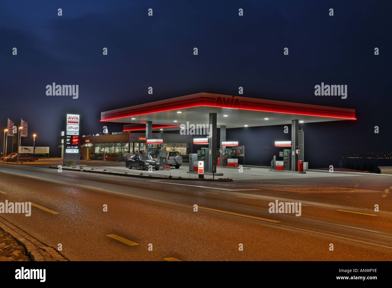 Avia Gas Station Banque d'image et photos - Alamy