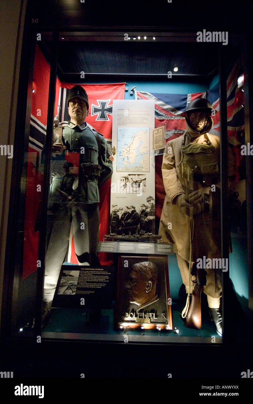 Adolf Hitler,ancien uniforme nazi,drapeaux,armes,arme imperial War ...