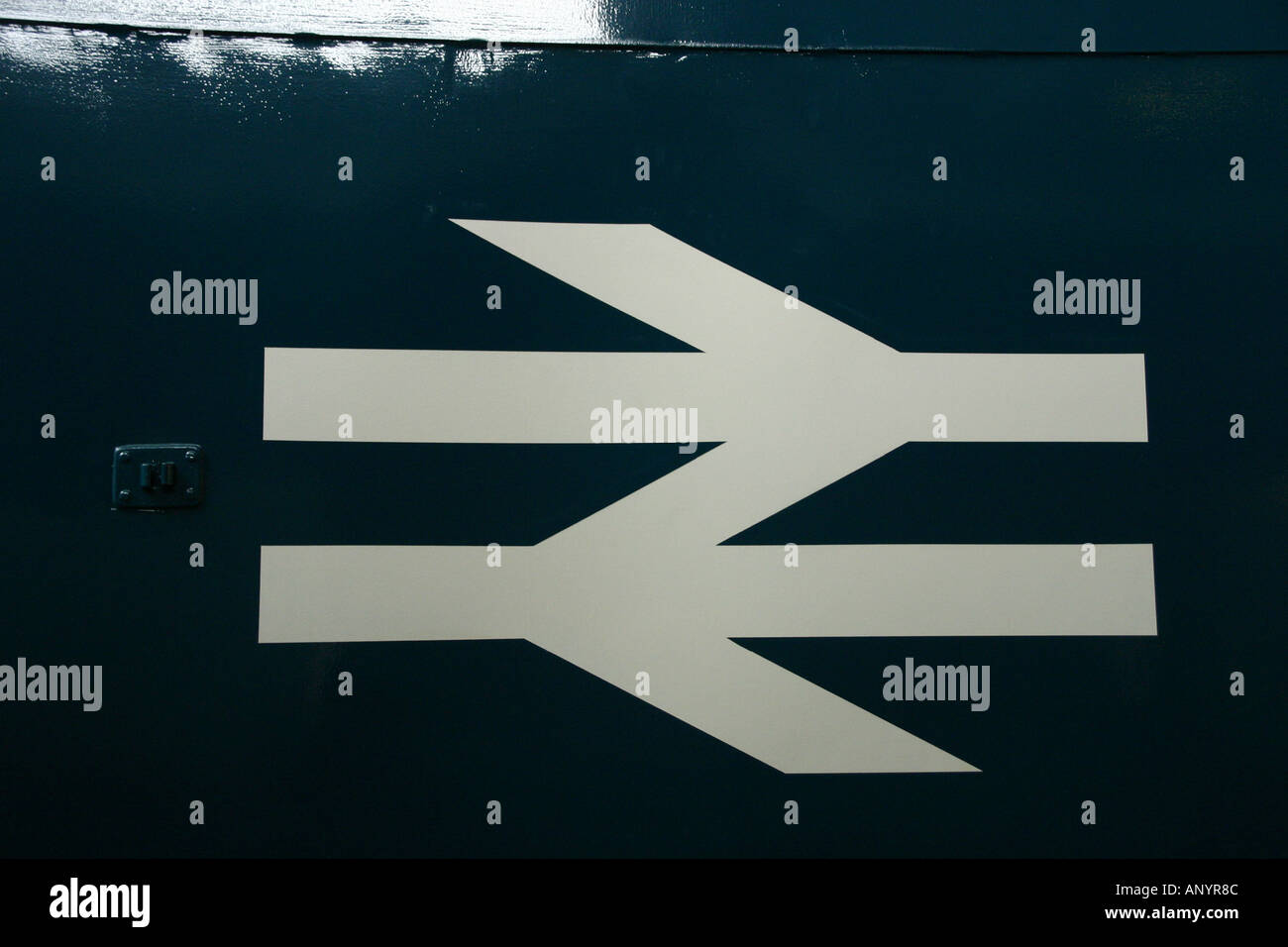 British rail double arrow logo Banque de photographies et d’images à ...