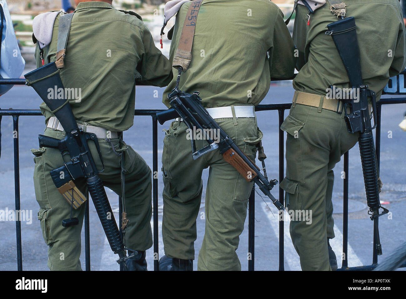 Young soldiers jerusalem israel Banque de photographies et d’images à ...