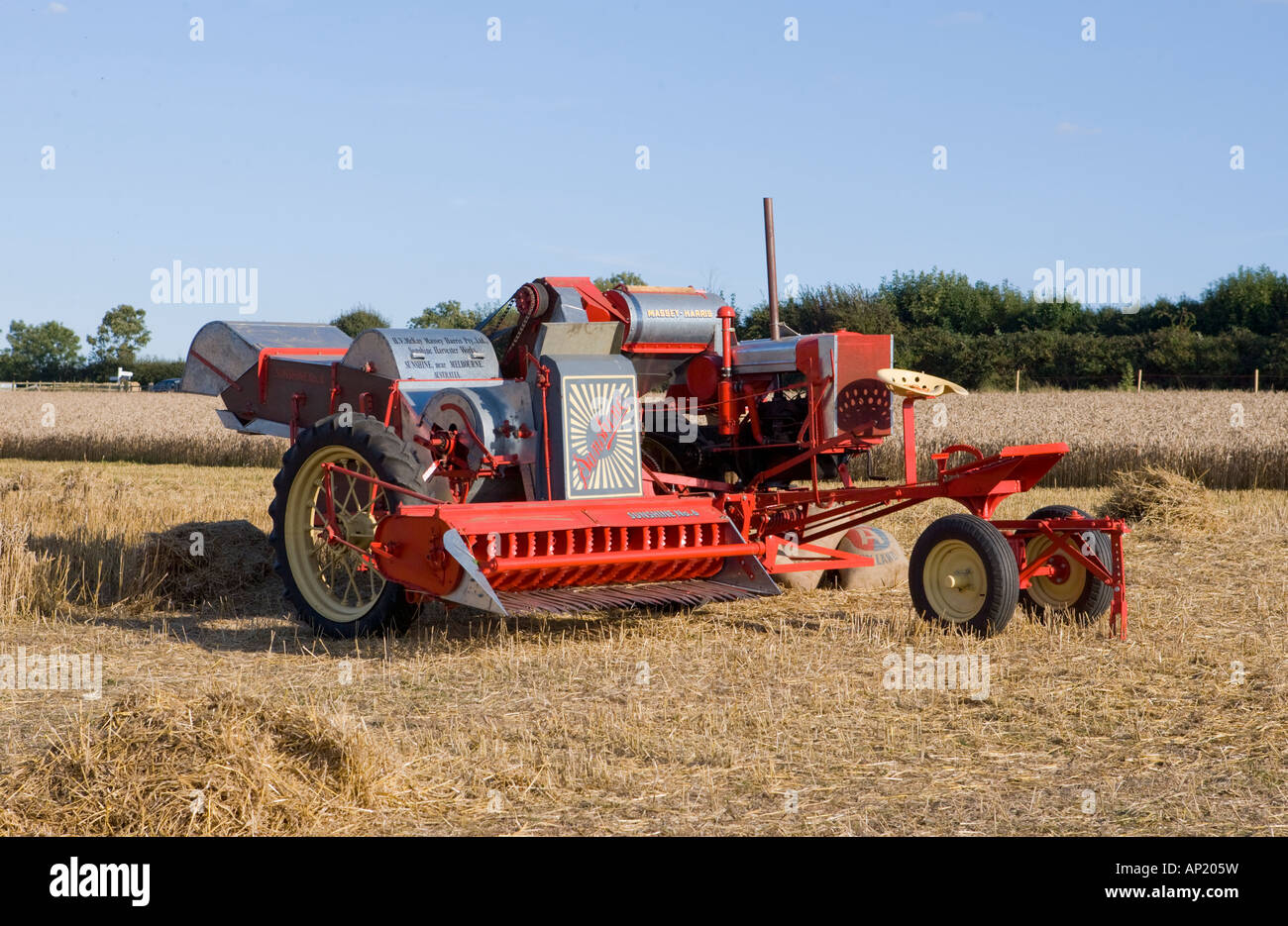 Massey harris harvester Banque de photographies et d’images à haute ...
