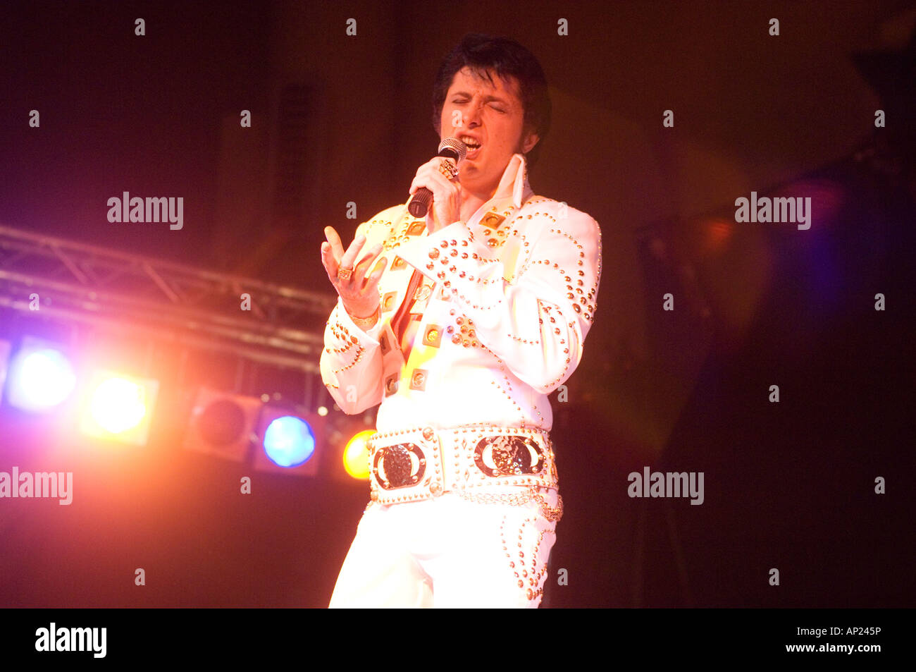 Elvis presley singing contest Banque de photographies et d’images à ...