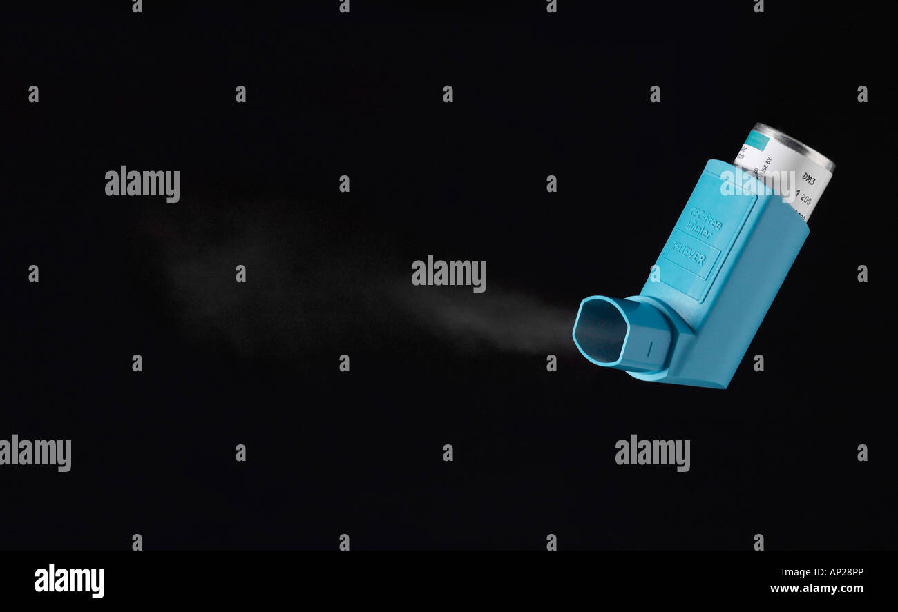 Asthma inhaler puff spray on Banque de photographies et d’images à ...